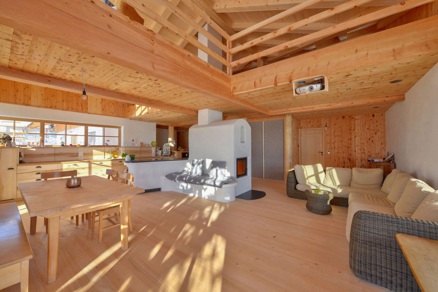 Holz: außen und innen – Zimmerei-Stamer